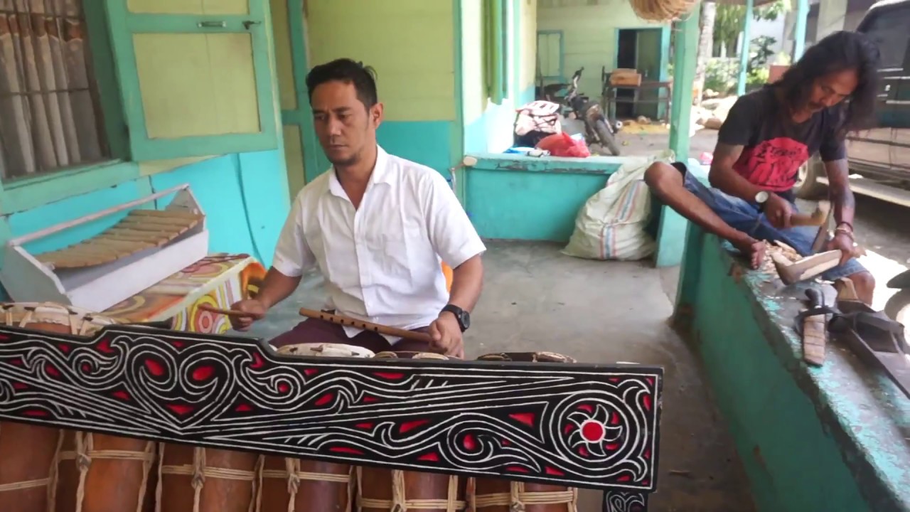 Gondang Batak Musik Experimental dan pembuatan Hasapi - YouTube
