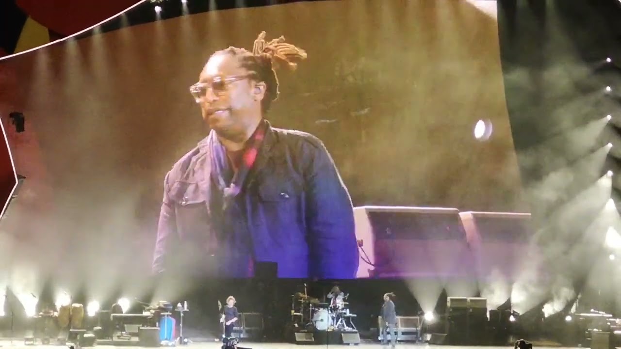 @The Rolling Stones in Milan. @Mick Jagger presenting the entire team ...