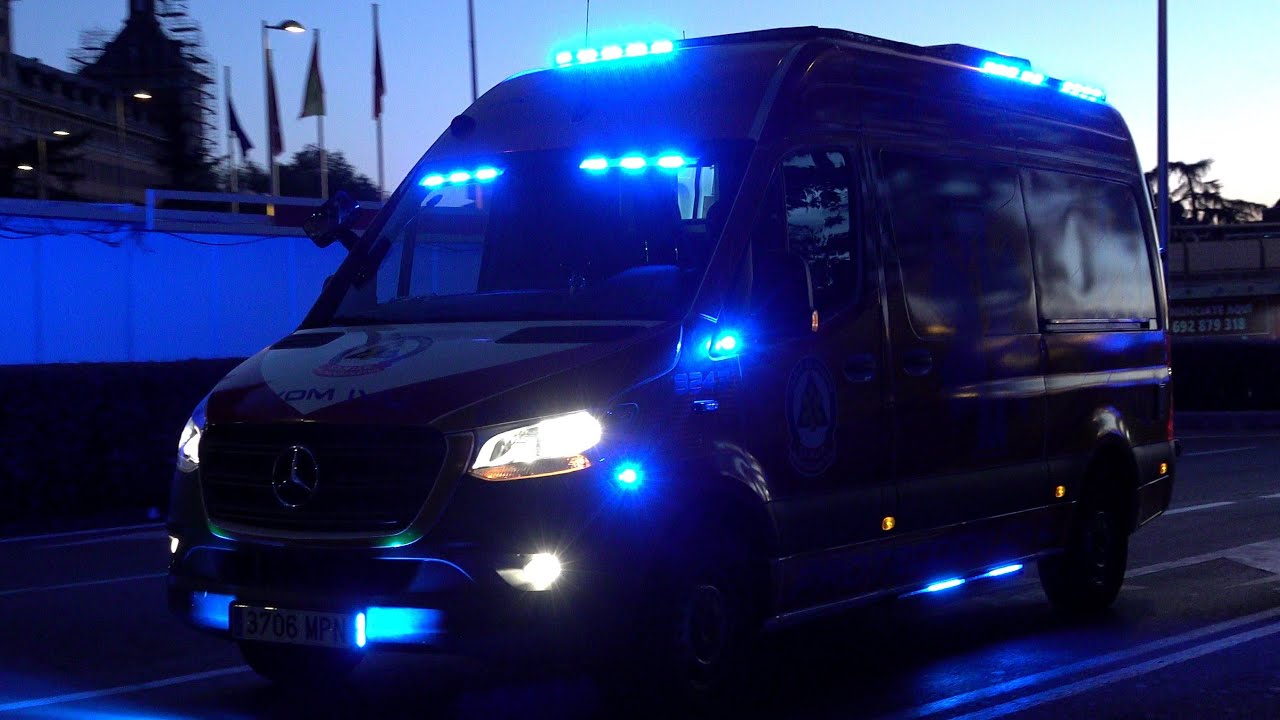 Nuevas Ambulancias Mercedes Sprinter SAMUR-PC (SVA y SVB) - YouTube