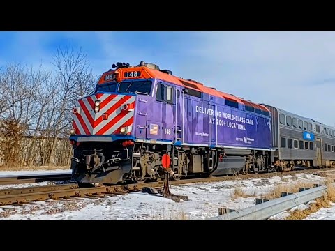 Metra F40PH 148 in Northwestern Medicine wrap leads Metra 711 through ...