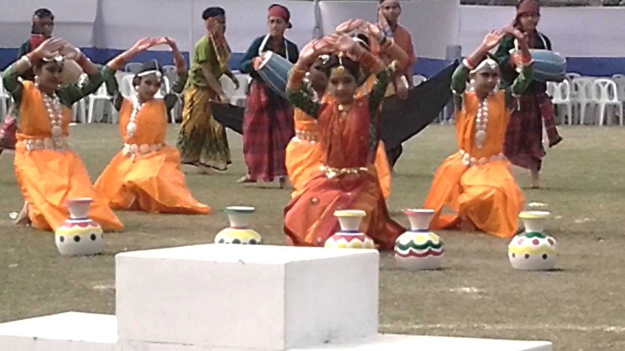 Group Dance of Girls in field - YouTube