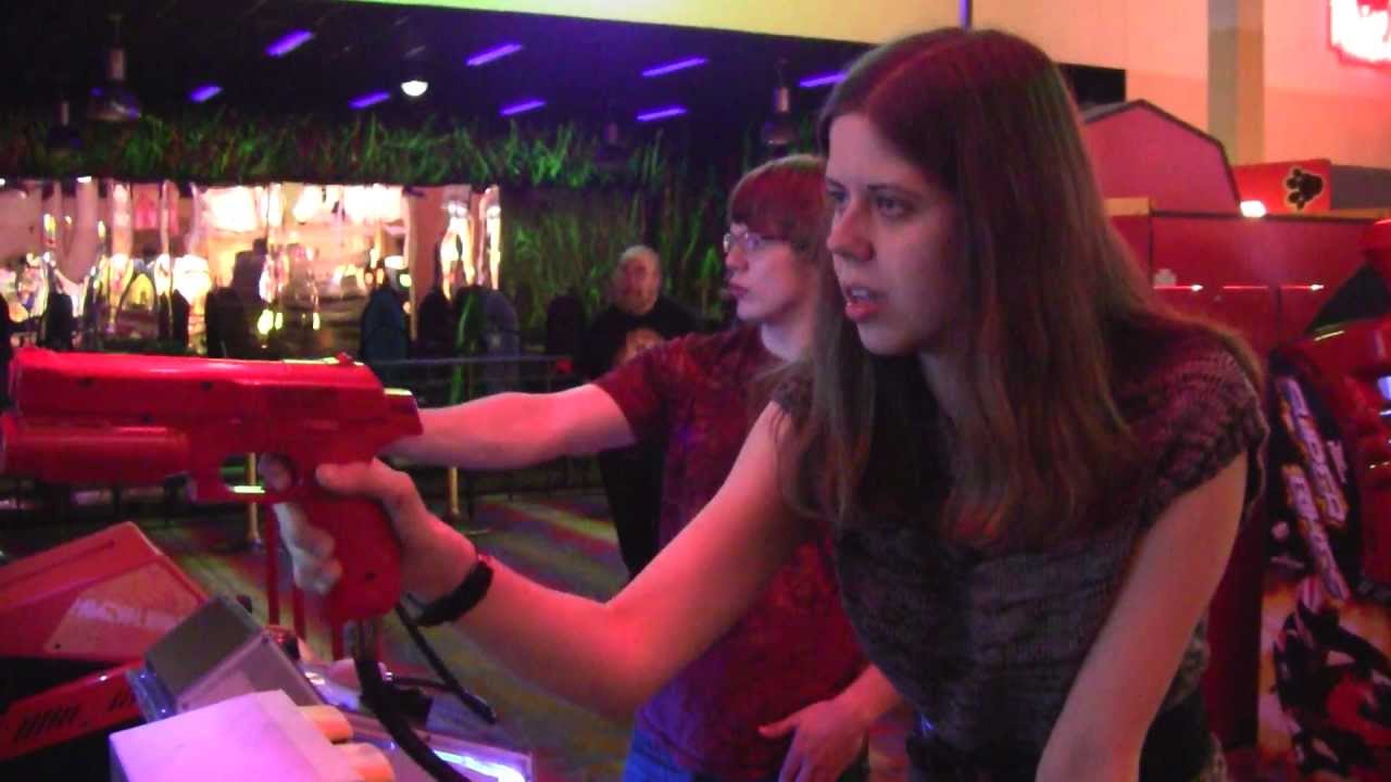 A Weird Arcade Game - YouTube