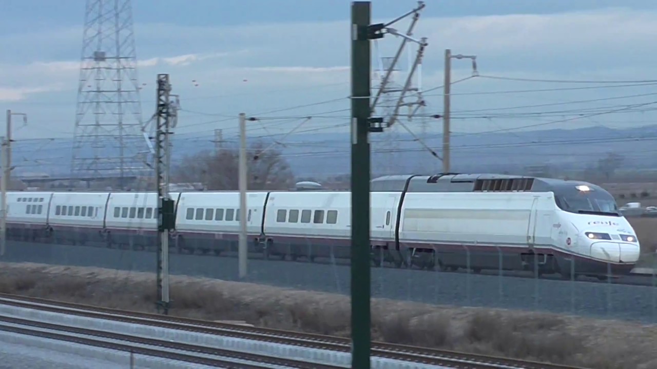 Renfe AVANT Serie 104 en la Linea de Alta Velocidad Madrid Sevilla ...