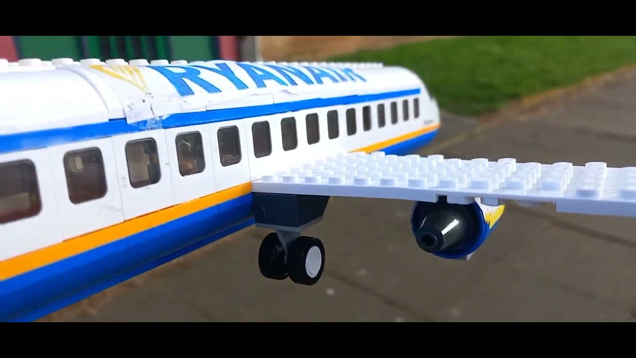 Ryanair Flight 4102, Recreated in LEGO! - YouTube