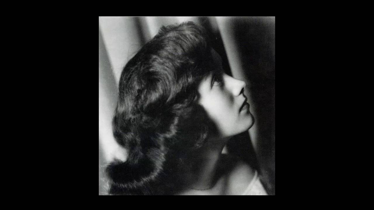 Ann Irving (1926-20007) sings Depuis le jour - YouTube