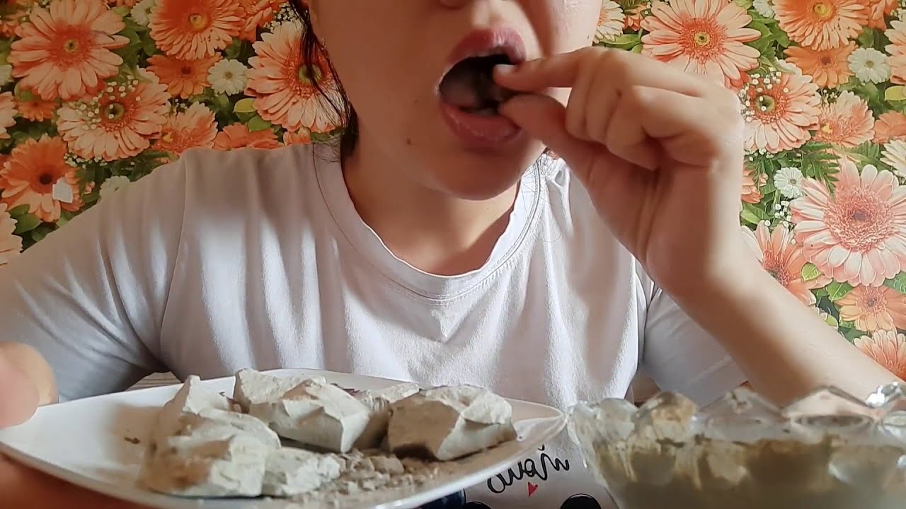 Clay eating Asmr #crunchyASMR | VERY YUMMY CLAY 🤤🤤 | Relaxing sound ...