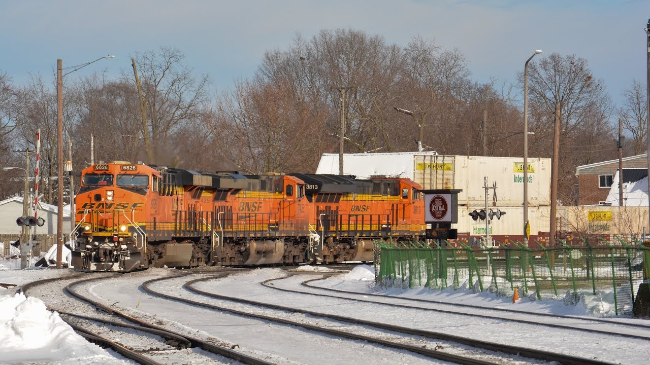 NS intermodal train w/ BNSF 6826, BNSF 7425, & BNSF 3813 westbound at ...