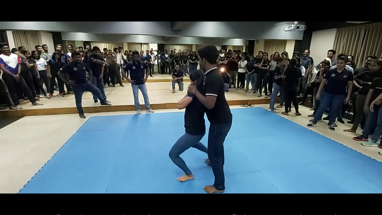 Girls power - Head lock defense - YouTube