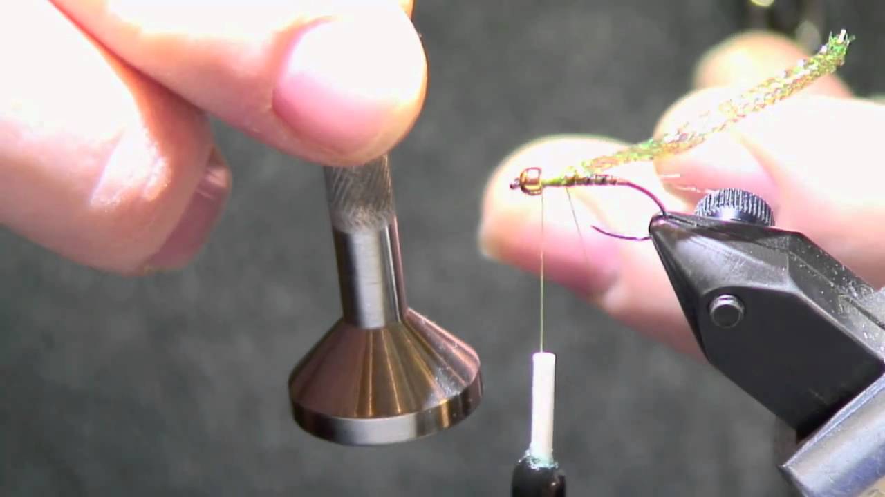 Kevin Compton shows how to tie his "Tungsten Torpedo" - YouTube