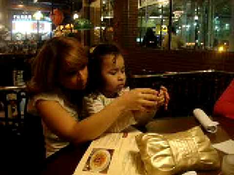 CHRIS BROWN RIHANNA EATING AT DAVE N BUSTERS