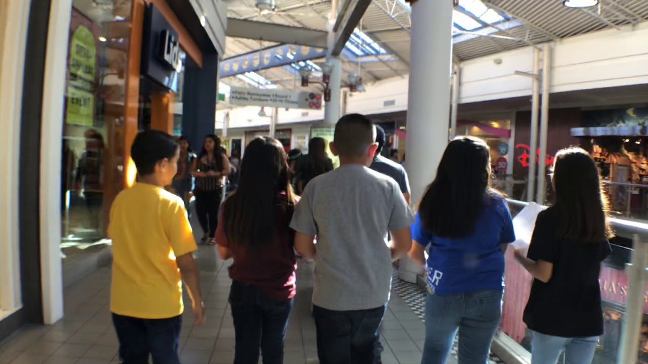 SAUSD Schools Choice fair at the Mainplace mall. Hoover Headlines crew ...