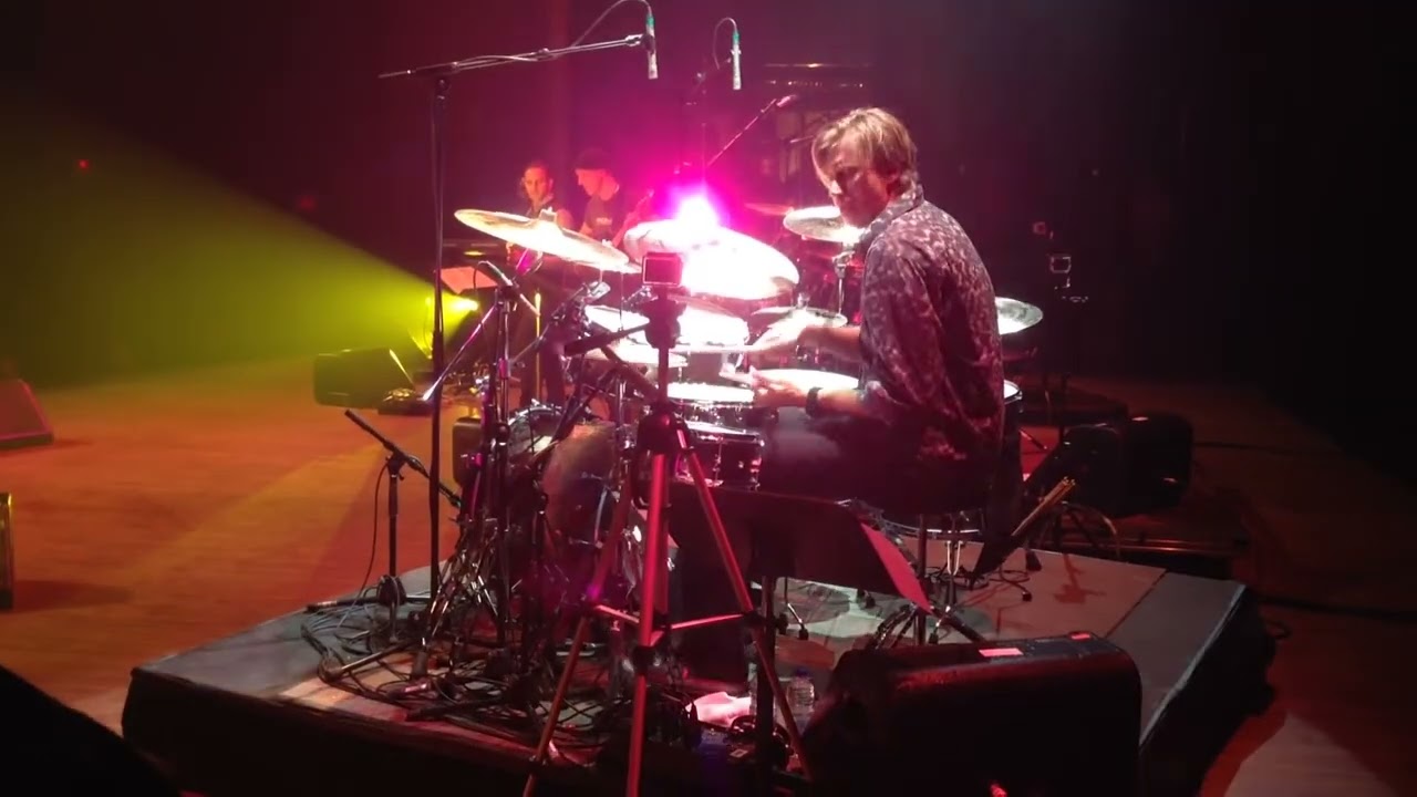 Tommy Igoe - Drum Solo (INCREDIBLE!) - YouTube