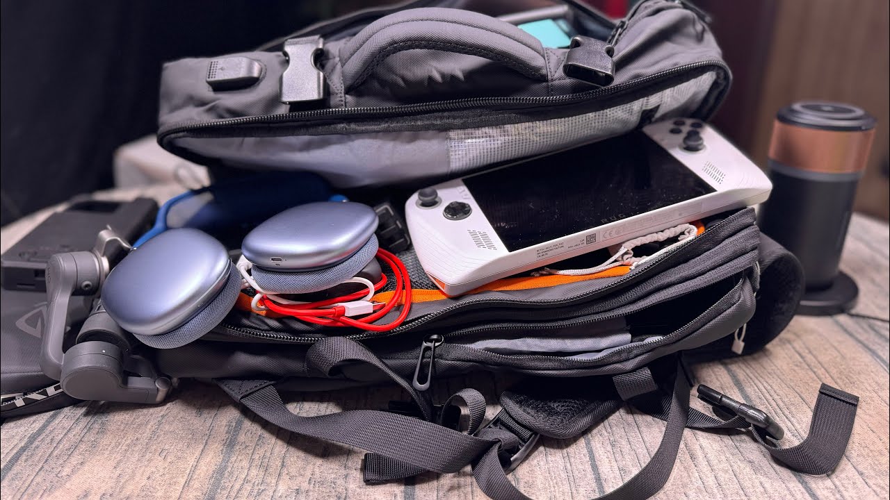What’s In My Tech Bag / My Favorite Portable Tech - YouTube