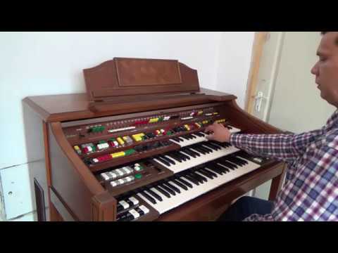 Demo 1980 Yamaha Electone D-85 - YouTube