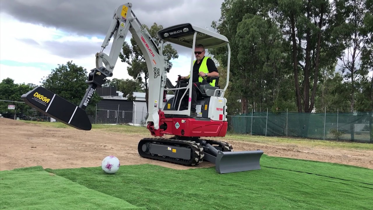 Playing Golf with an Excavator | Digga Australia - YouTube