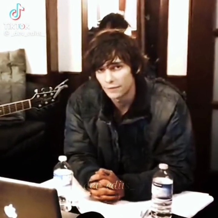 Devon Bostick as Jasper Jordan in The 100 Interview. Devon Bostick introduces himselfe and his ...