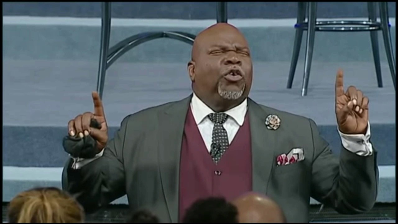 Barbara Mitchell singing at the Potter's House in Dallas - YouTube