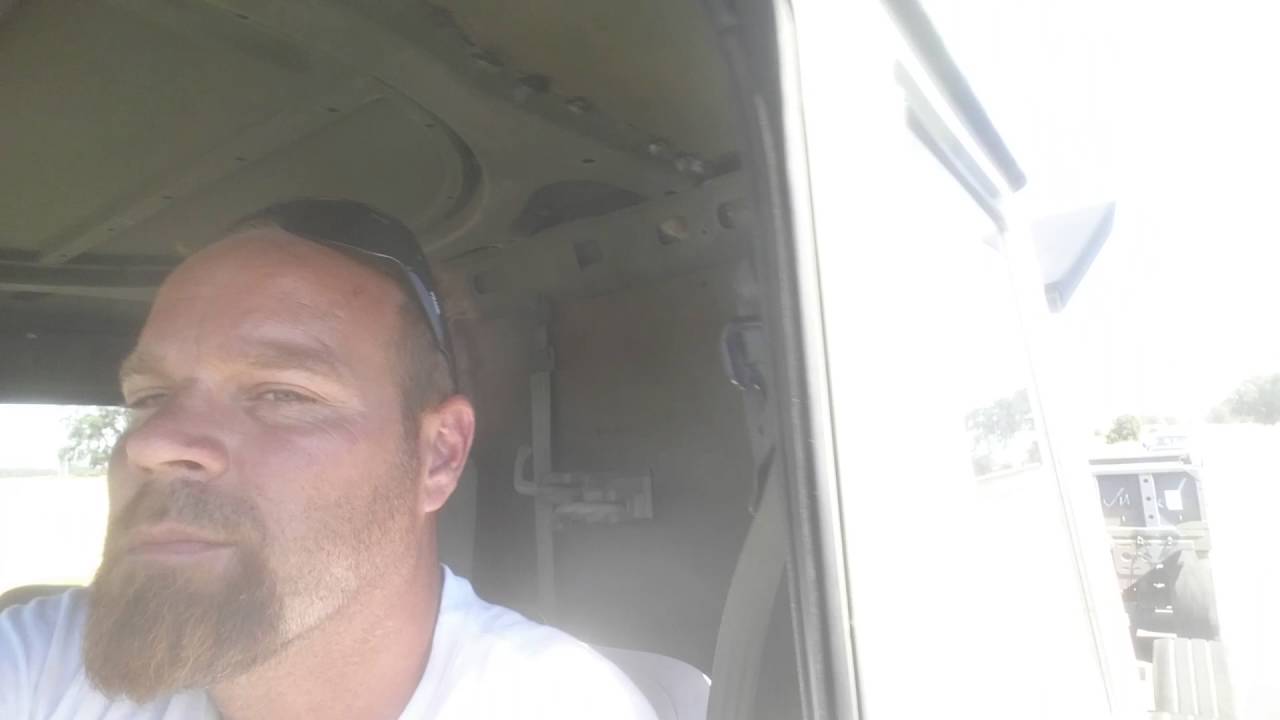 Lmtv m1088 towing a Lmtv m1095 - YouTube