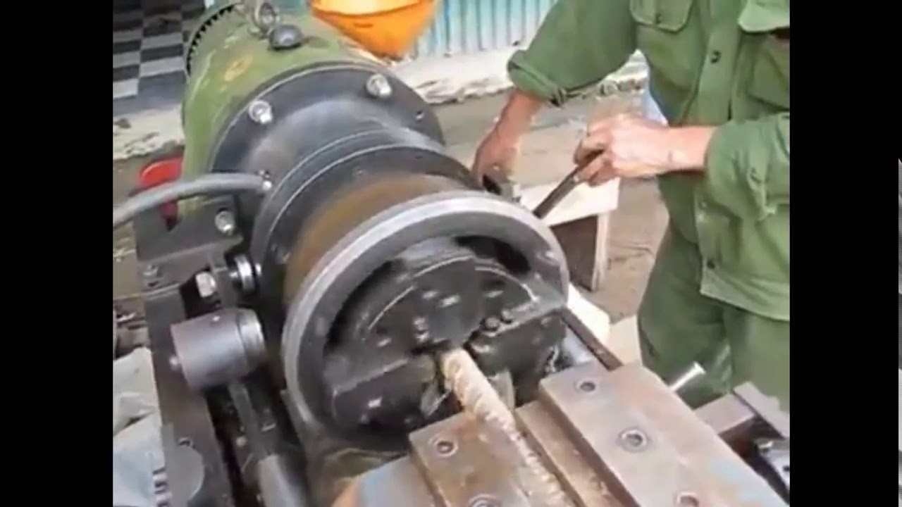 Lathe machine operation on steel bar MUST WATCH....! - YouTube