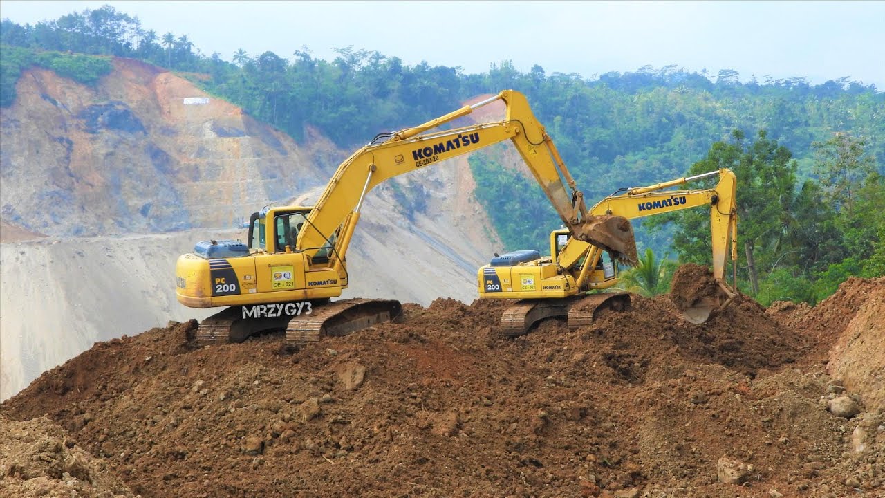 Excavator Dozer Bulldozer Working On Dam Construction Bendungan Bener ...