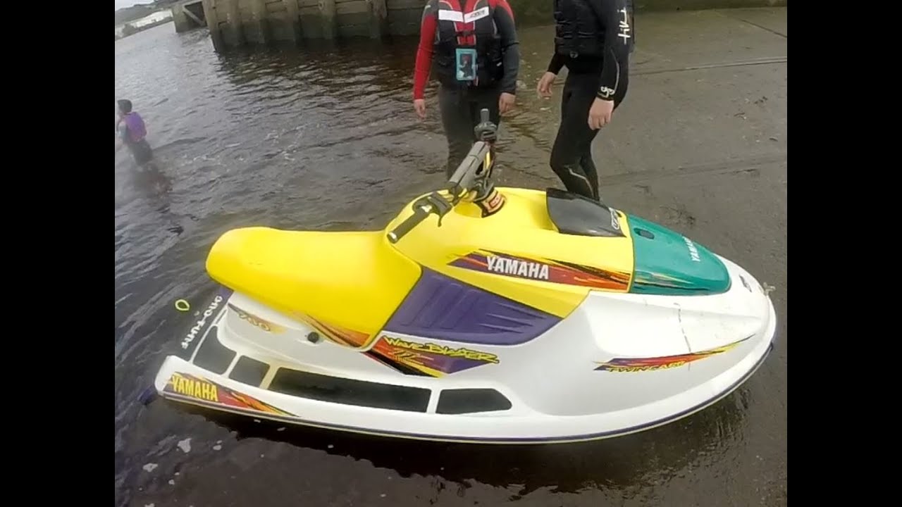 Jetskiing on the Tyne, Newcastle - Yamaha Wave Blaster 760 - YouTube