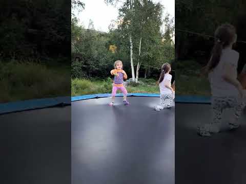 🟢CUTE GIRLS JUMPING TRAMPOLINE #shorts #Outdoor #Trampoline # ...