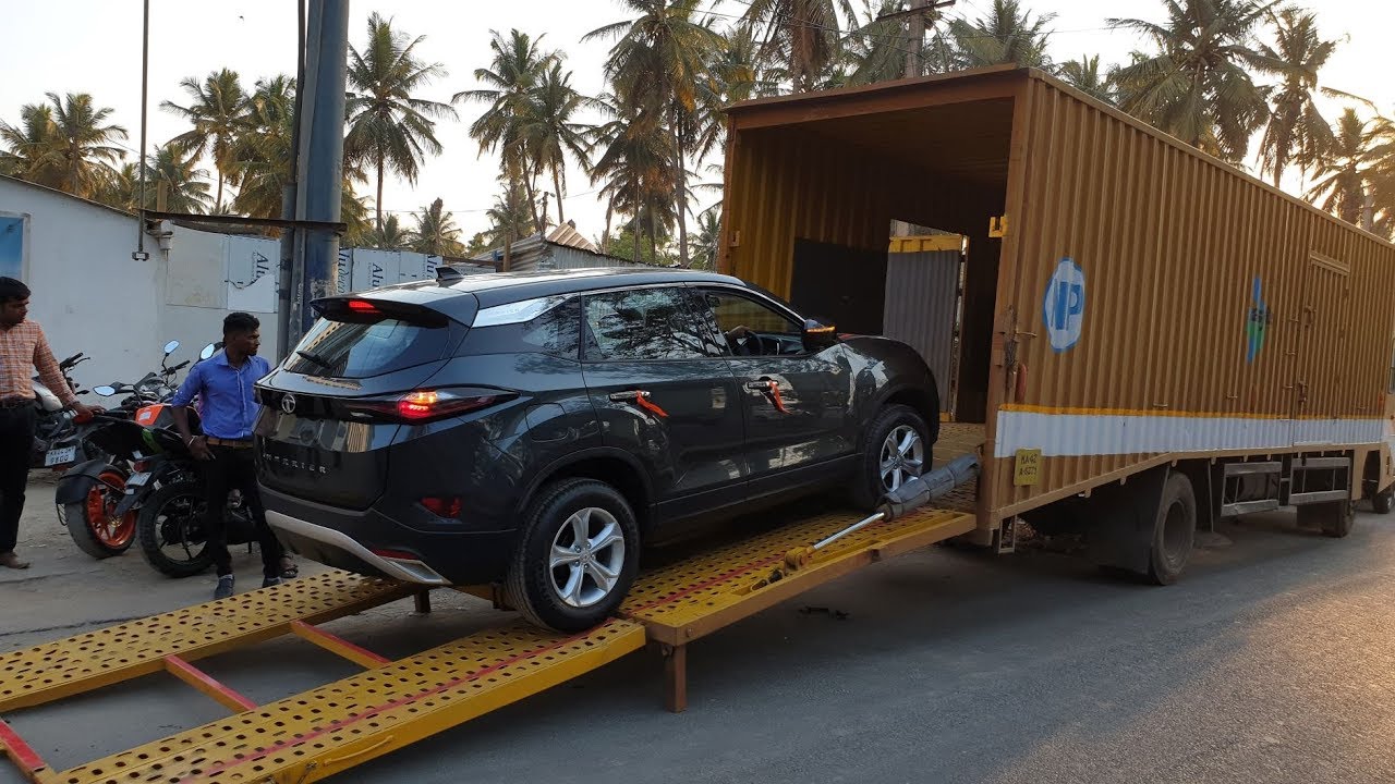 Loading Tata Harrier in a Truck for Home Delivery|Looks Stunning in ...