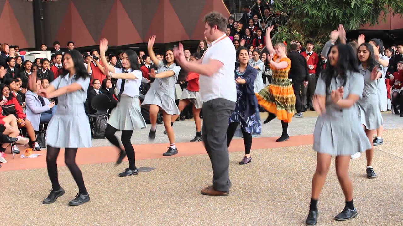 LOTE week flashmob 2- Suzanne Cory High School 2015 - YouTube