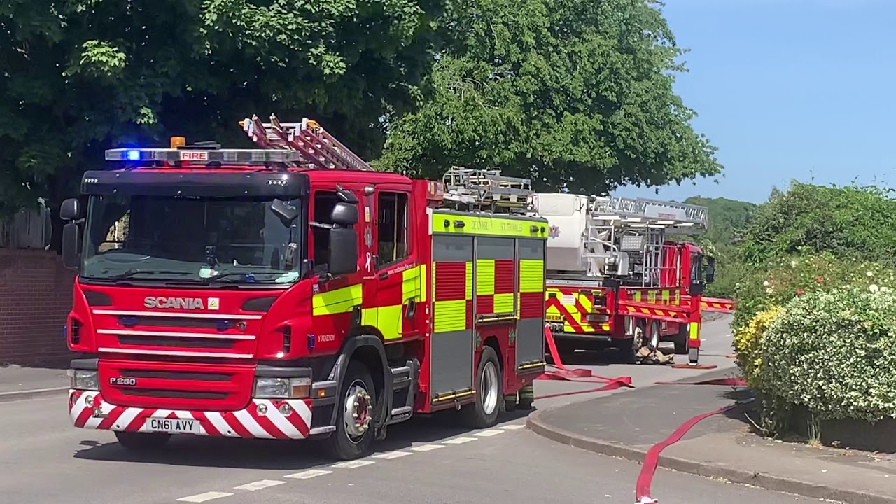South Wales fire & rescue maindee bronto skylift getting set up - YouTube