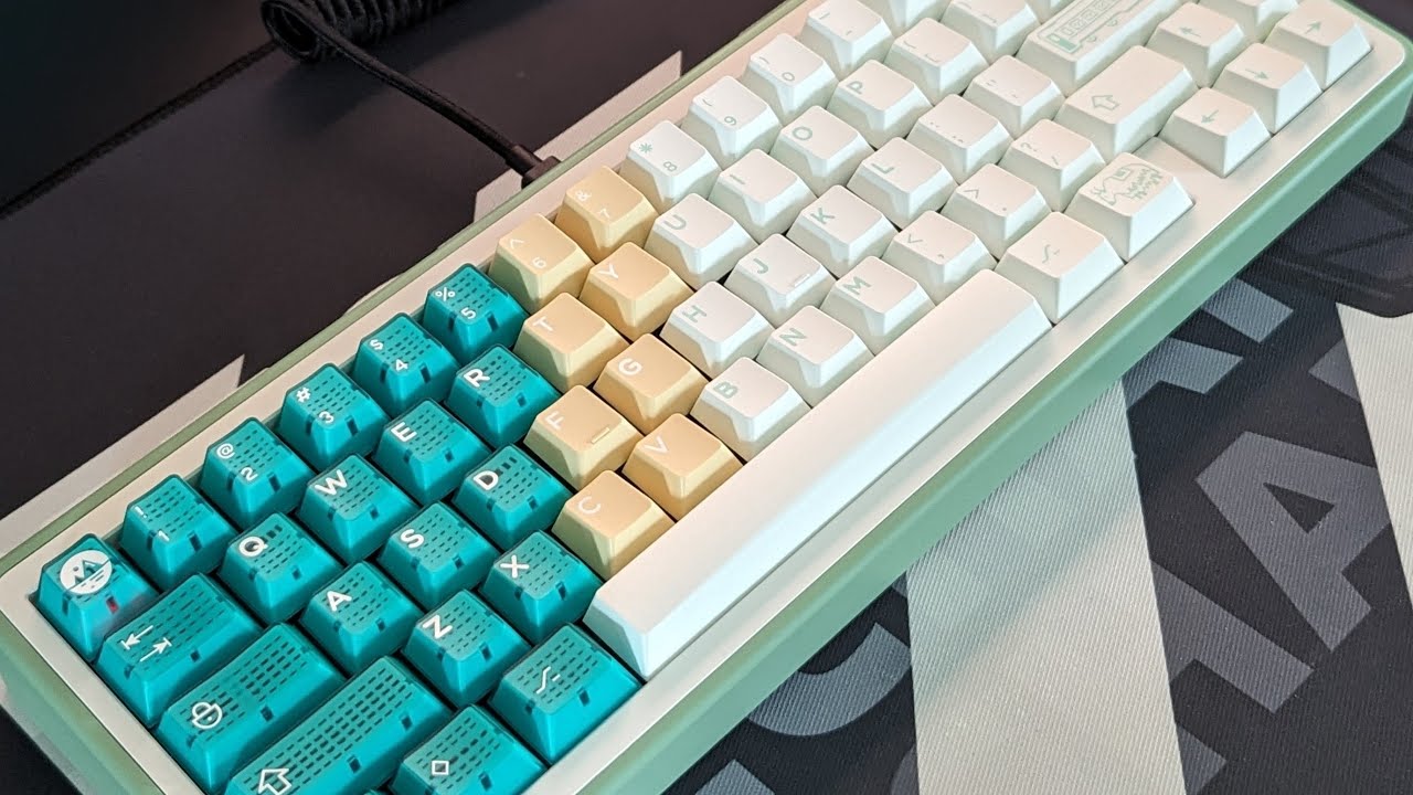 Modding a keyboard live! - YouTube
