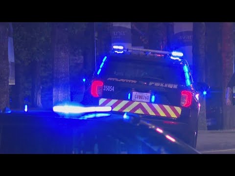 Large police presence spotted at Atlanta apartment complex - YouTube