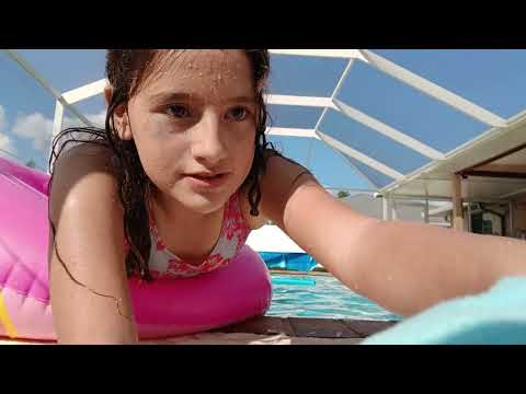 Fun game in pool with bestie