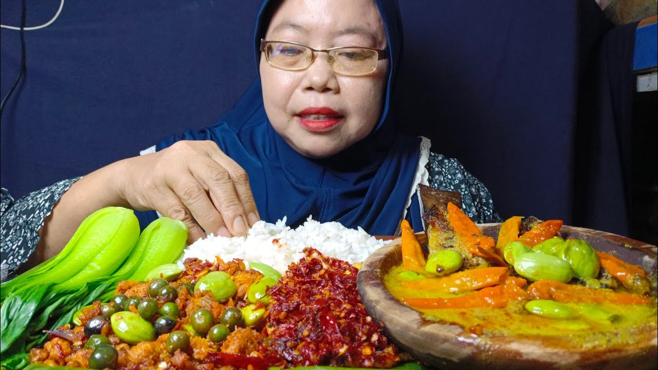 gulai ikan Asep pete cabe utuh sambel telor ceplok oseng oncom lenca ...