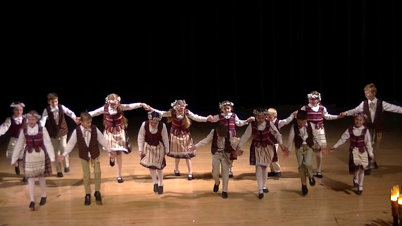 Lithuanian Children’s Dance by Svyturys - YouTube