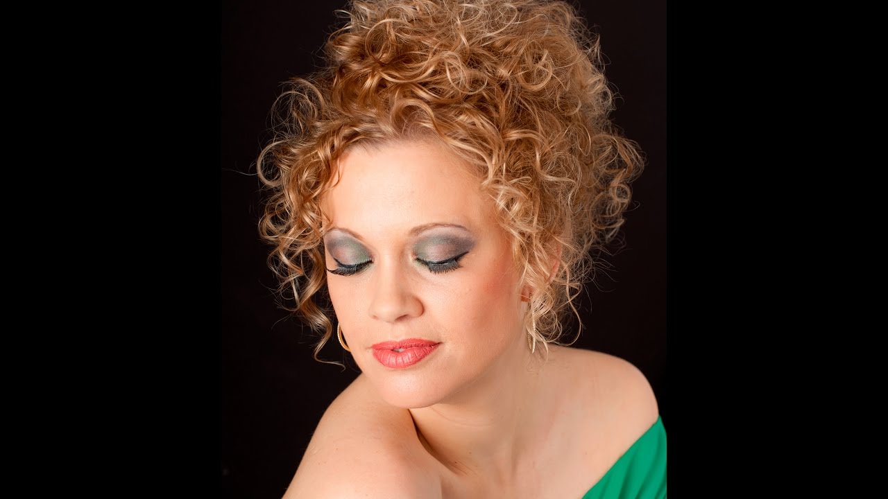 You light up my life Cover by Sara Bennett - YouTube