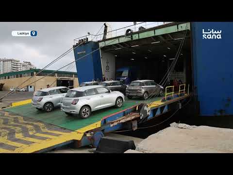 Lazkiye Limanı’nda ilk transit araç sevkiyatı Avrupa’ya gönderilmek üzere yükleniyor