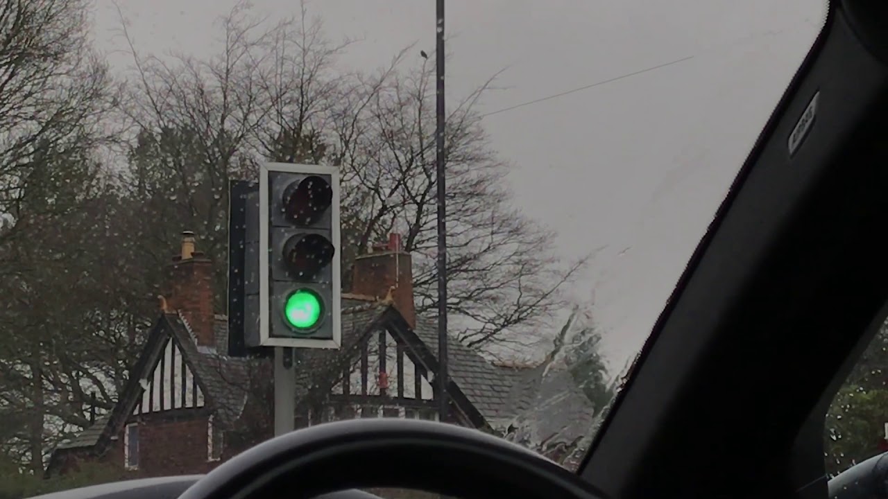 Techmiracle Or Ultra Signal Co Traffic Light - YouTube