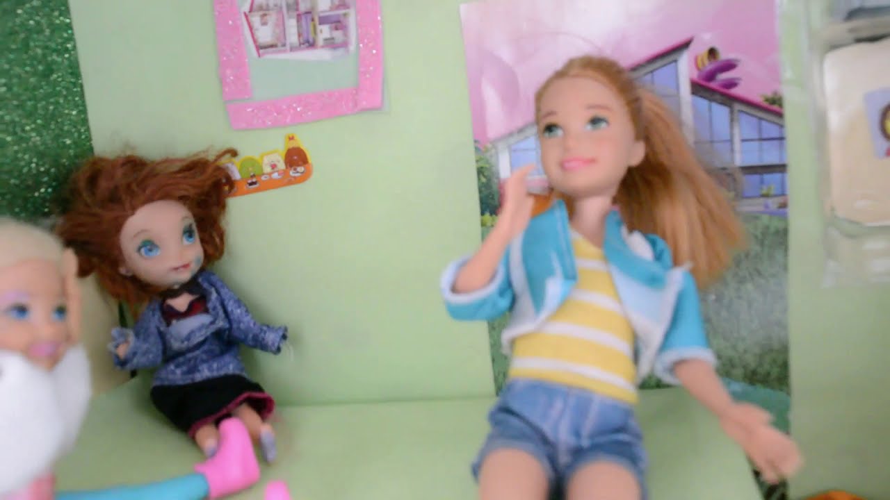 THE GREEN SCREEN EP 16 DOLLS VLOG - YouTube