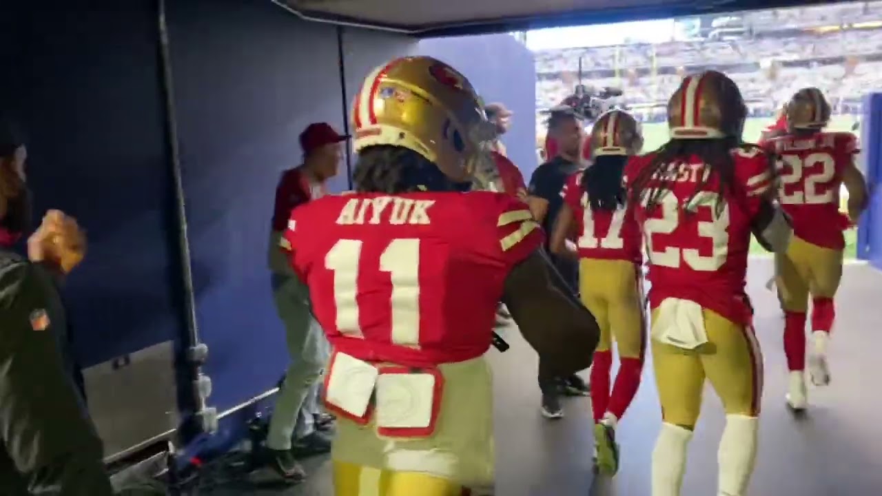 49ers tunnel prayer and exit against the Cowboys - YouTube