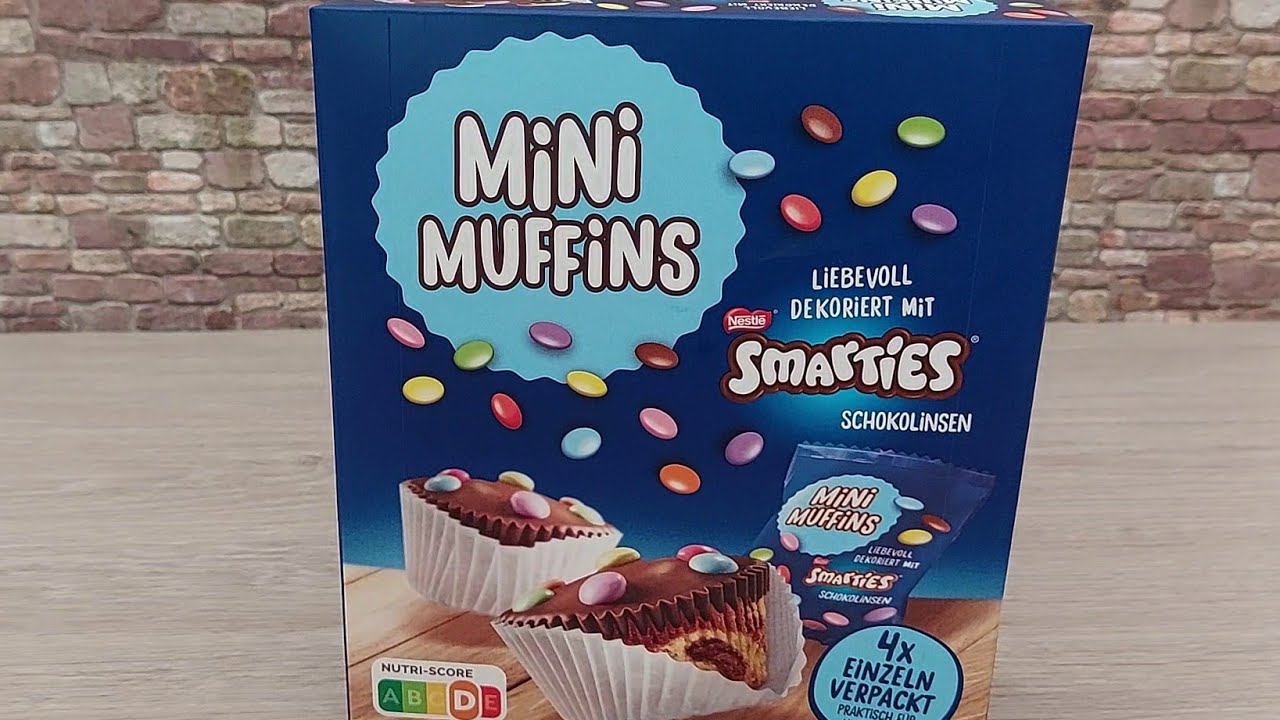 Mini muffins with Smarties - YouTube