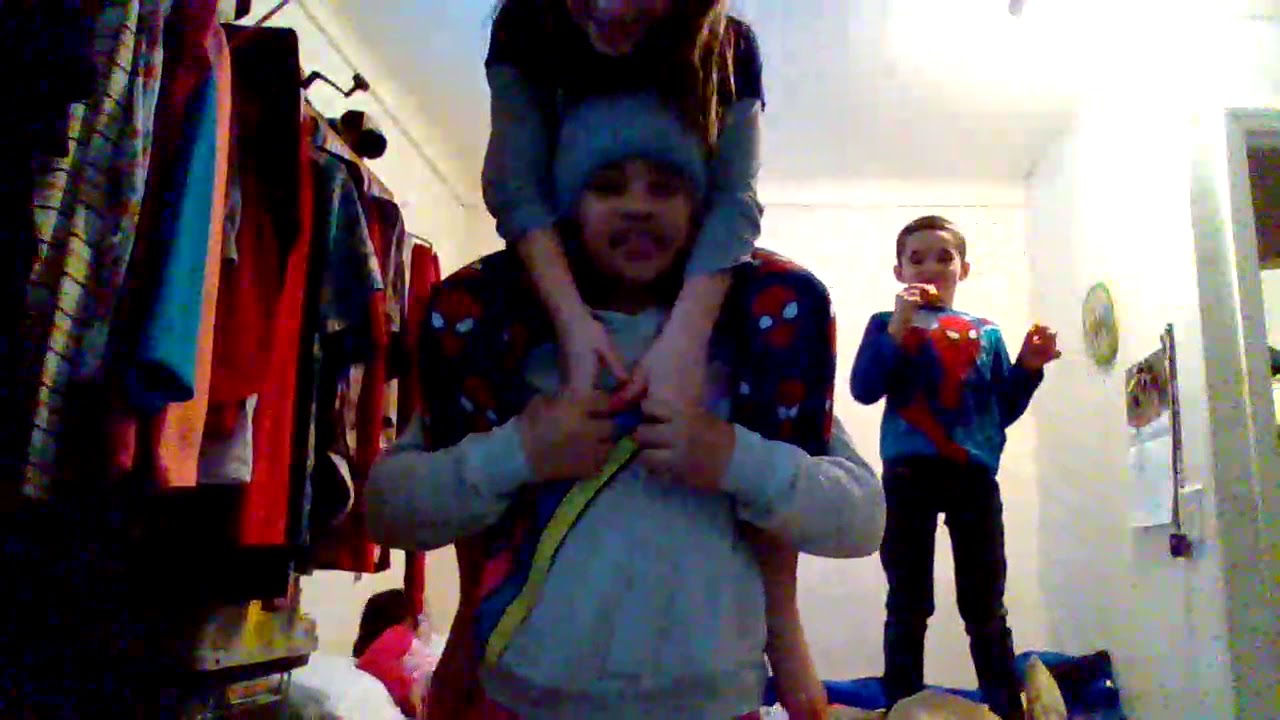 shoulder rides - YouTube