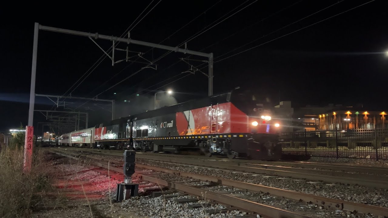 CDOT MBTA MBB Delivery Extra @ New London, CT (9/21/23) - YouTube