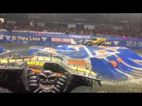 Monster Jam finals race Worcester Mass DCU center! 2017 - YouTube