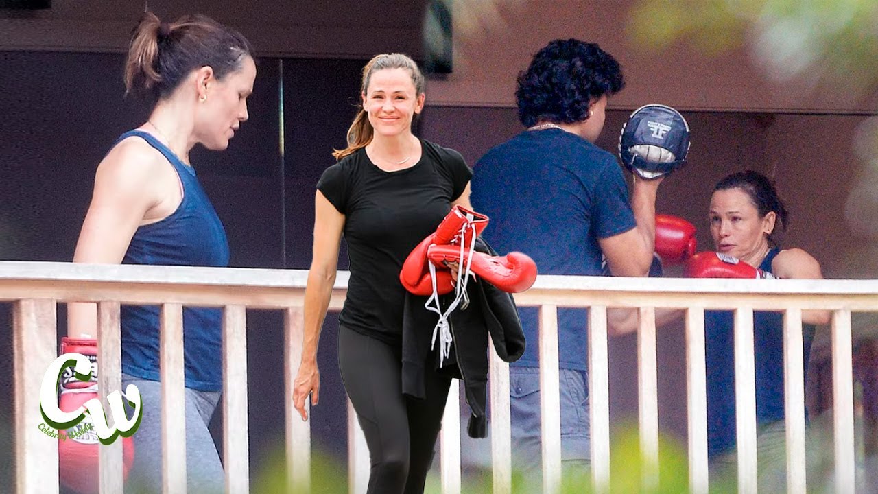 Jennifer Garner gives it her all during a boxing class in Los Angeles ...