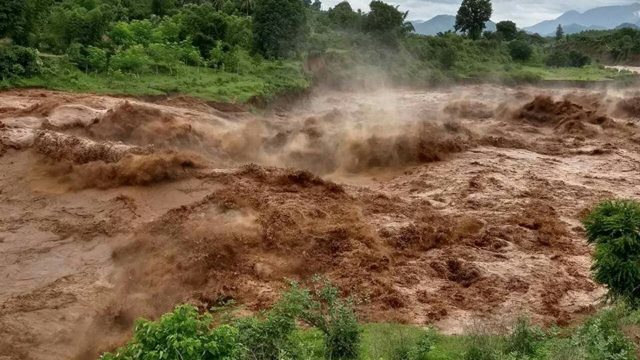 NAGAVALI RIVER OVERFLOW SRIKAKULAM ORISSA/ JHULA BRIDGE RAYAGADA - YouTube