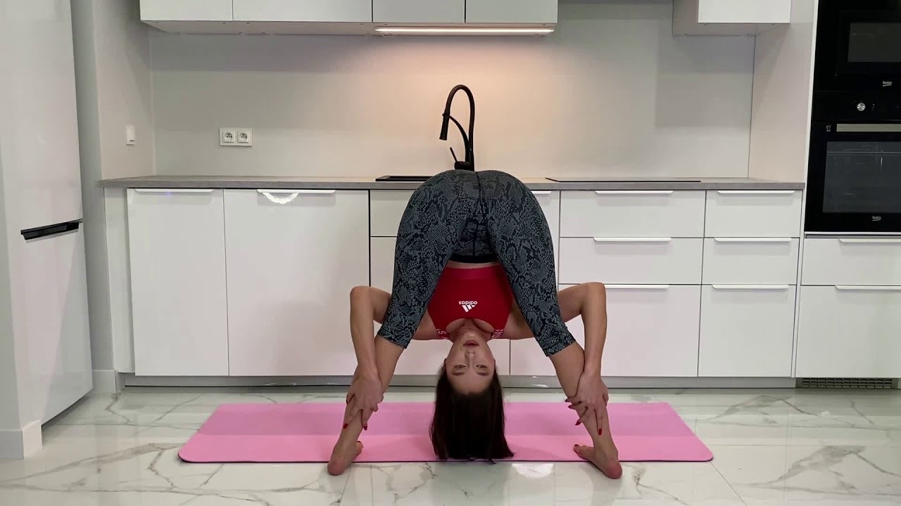 Girls yoga.Flexibility skills. Stretch Legs Contortion and Gymnastics ...