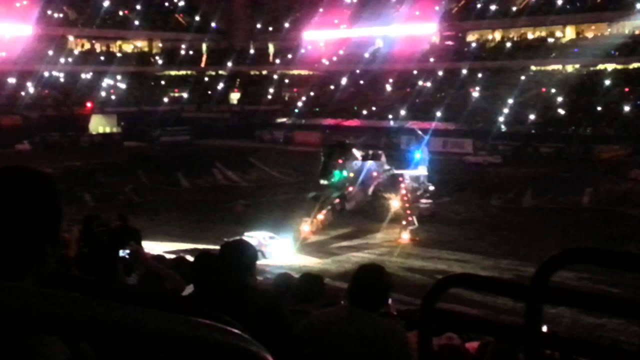 Monster Jam - Robosaurus - YouTube