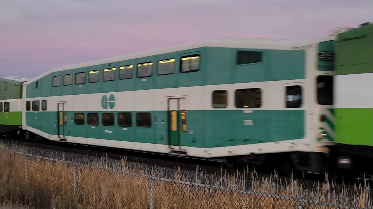 (2 Mid Old Cab Cars 222 & 215) GO Transit 309 With 662 Pulling Into ...