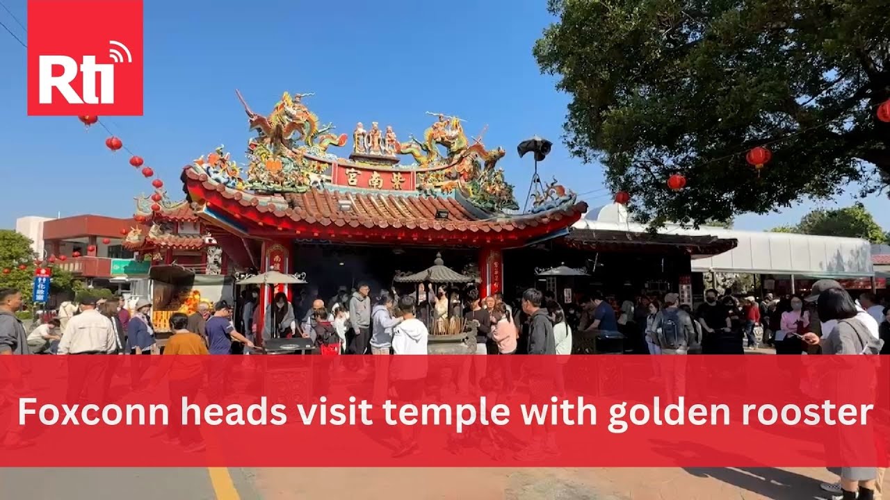Foxconn heads visit temple with golden rooster | Taiwan News | RTI ...