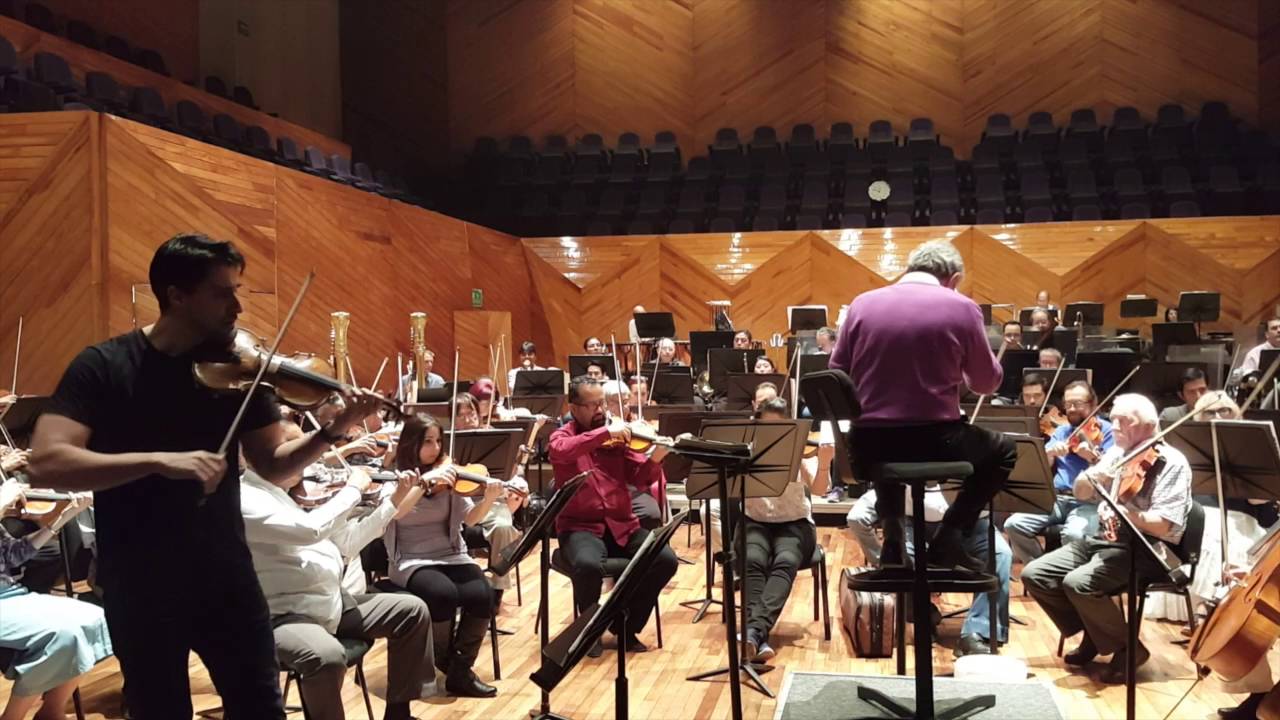 Ravel ''Tzigane'' Francesco Toro :violin direttore: Enrique Batiz OSEM ...